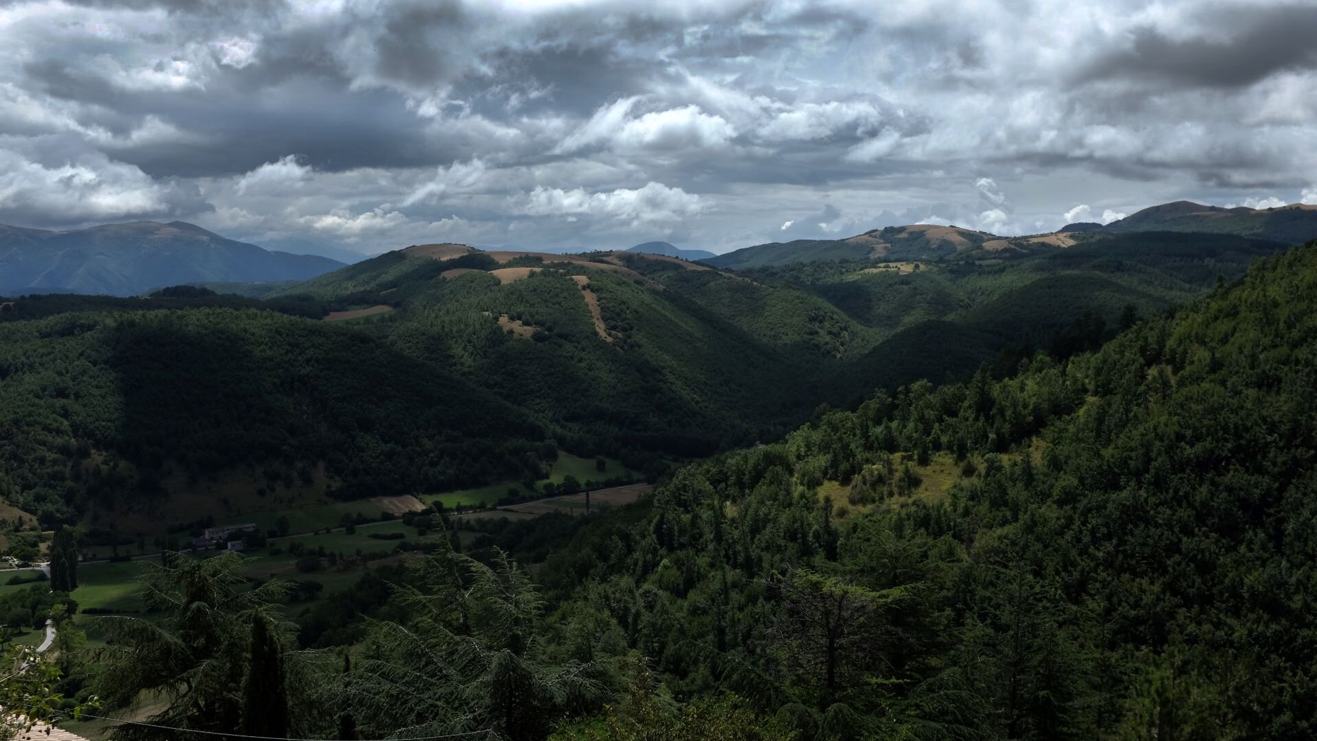 Mountains and crystal-clear water in Umbria